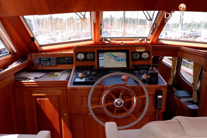 ADMIRAL CLASS 1500 motor yacht for sale | De Valk Yacht broker