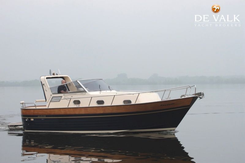 APREAMARE 10 CABINATO motor yacht for sale | De Valk Yacht Brokers