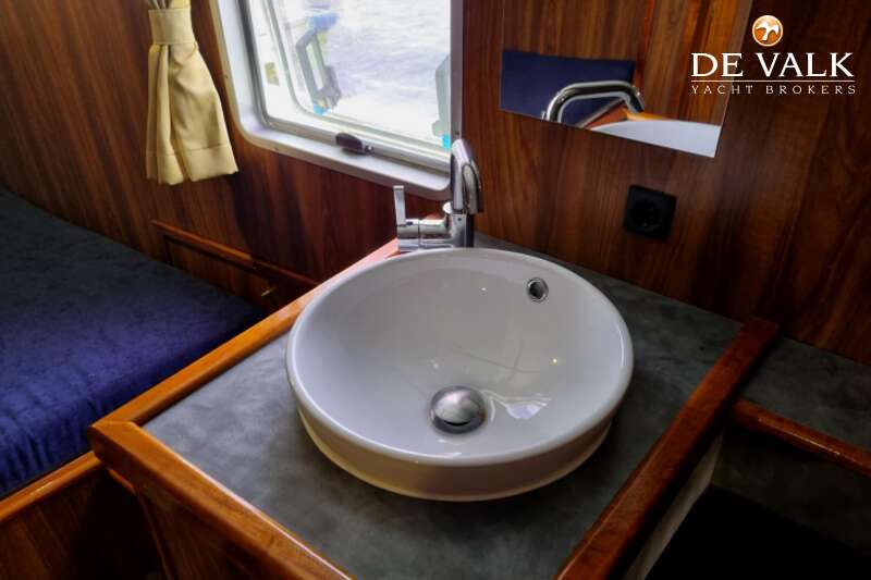 AQUALINE 35 AK motor yacht for sale | De Valk Yacht broker