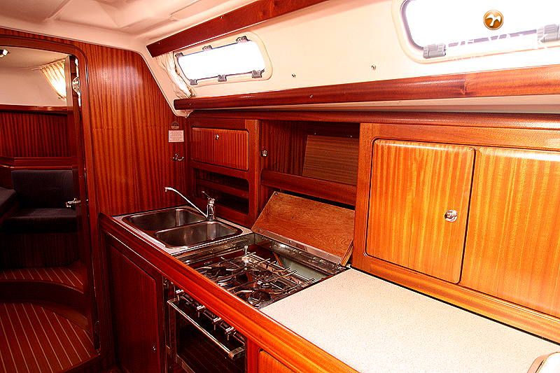 BAVARIA 40 OCEAN sailing yacht for sale | De Valk Yacht Brokers