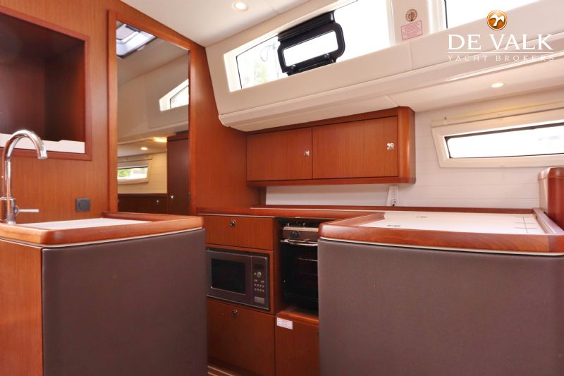 BAVARIA VISION 42 sailing yacht for sale | De Valk Yacht Brokers