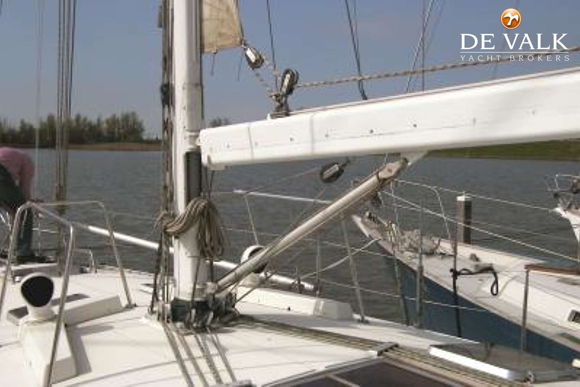 BENETEAU OCÉANIS 500 CL sailing yacht for sale | De Valk Yacht Brokers