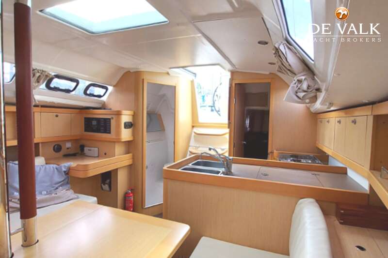 BENETEAU OCEANIS 31 sailing yacht for sale | De Valk Yacht broker
