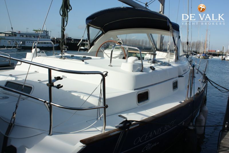BENETEAU OCEANIS 36 CC sailing yacht for sale | De Valk Yacht Brokers