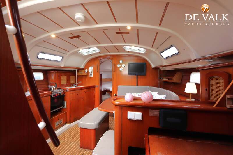 BENETEAU OCEANIS 381 sailing yacht for sale | De Valk Yacht broker