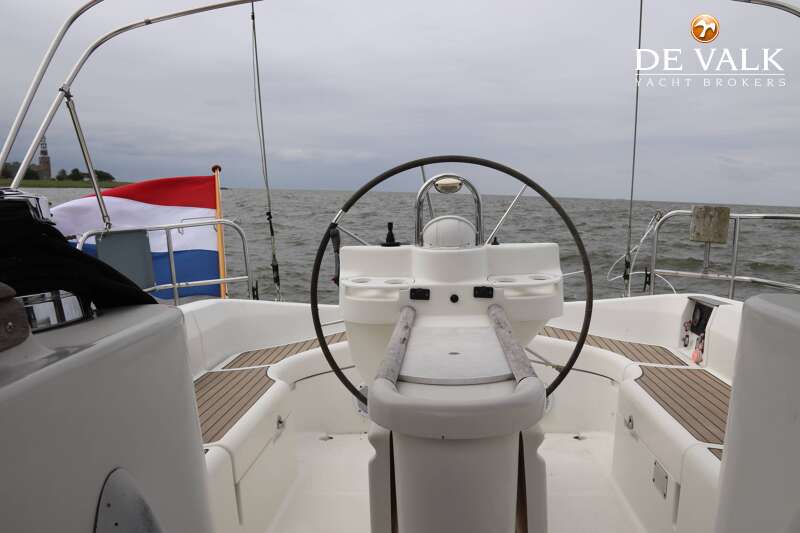 BENETEAU OCEANIS 381 sailing yacht for sale | De Valk Yacht broker