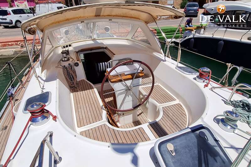 BENETEAU OCEANIS 40 CC sailing yacht for sale | De Valk Yacht broker