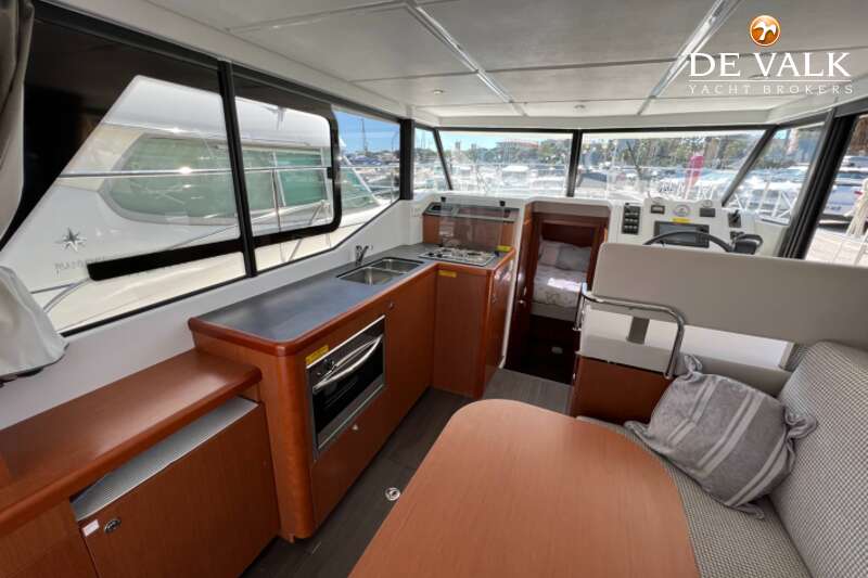 BENETEAU SWIFT TRAWLER 30 motor yacht for sale | De Valk Yacht broker
