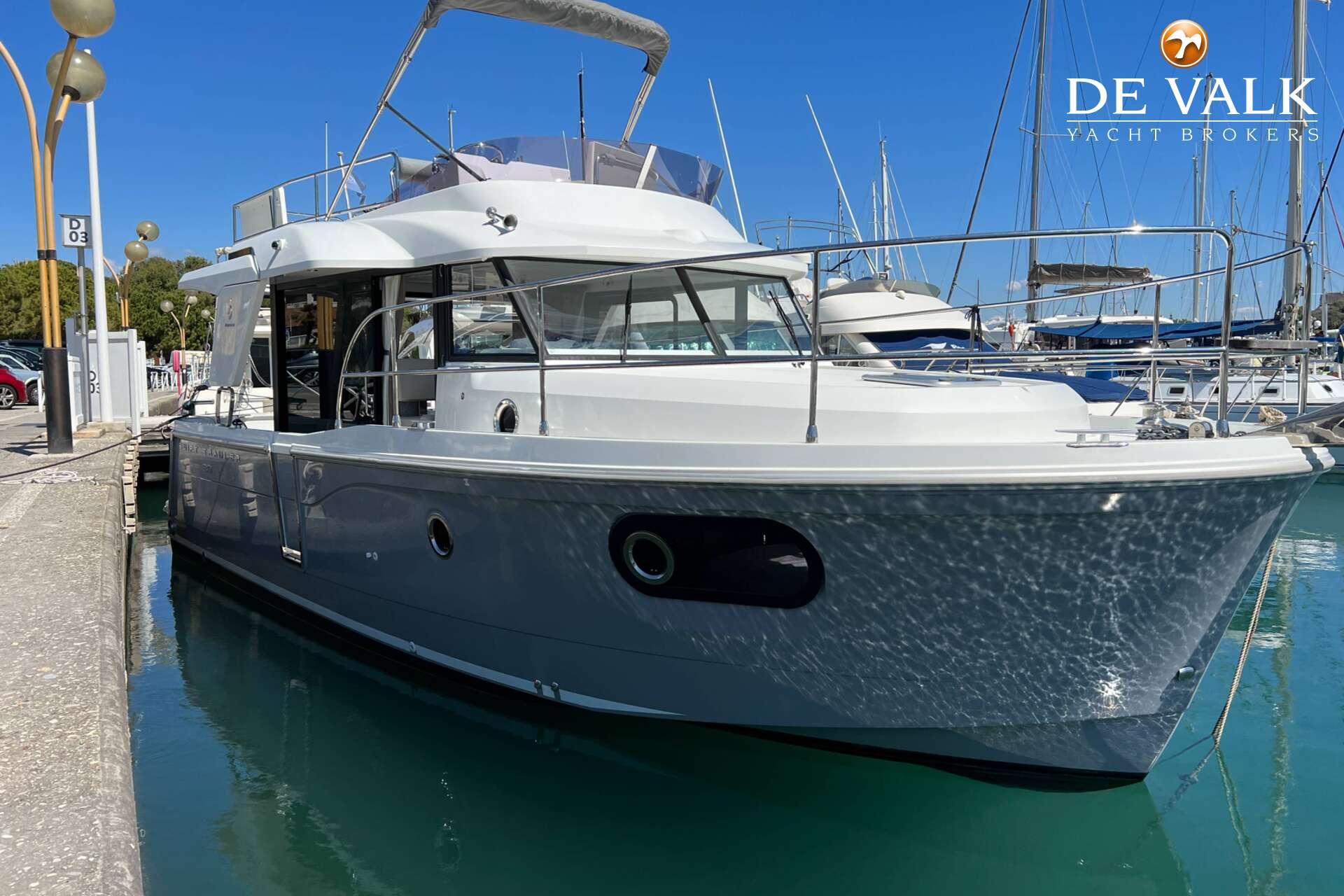 BENETEAU SWIFT TRAWLER 30 motor yacht for sale | De Valk Yacht broker