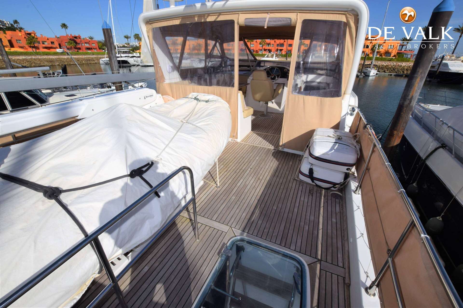 BENETEAU SWIFT TRAWLER 52 motor yacht for sale | De Valk Yacht broker