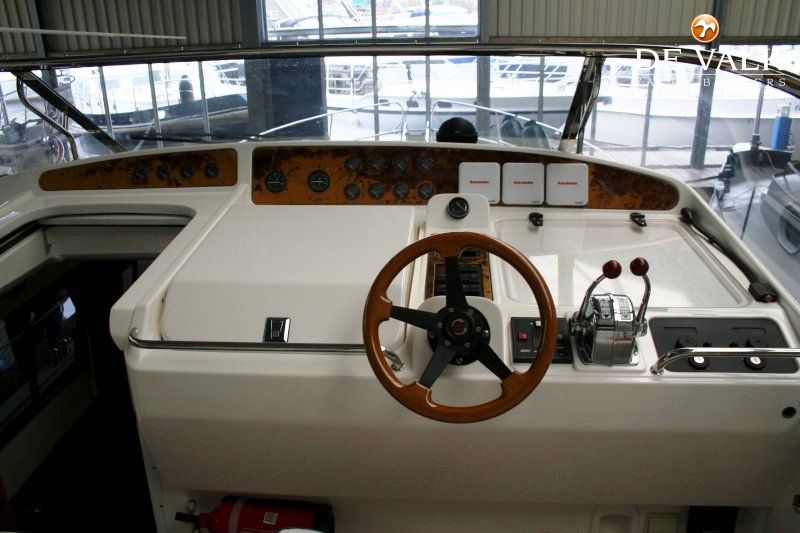 BROOM 41 motor yacht for sale | De Valk Yacht Brokers