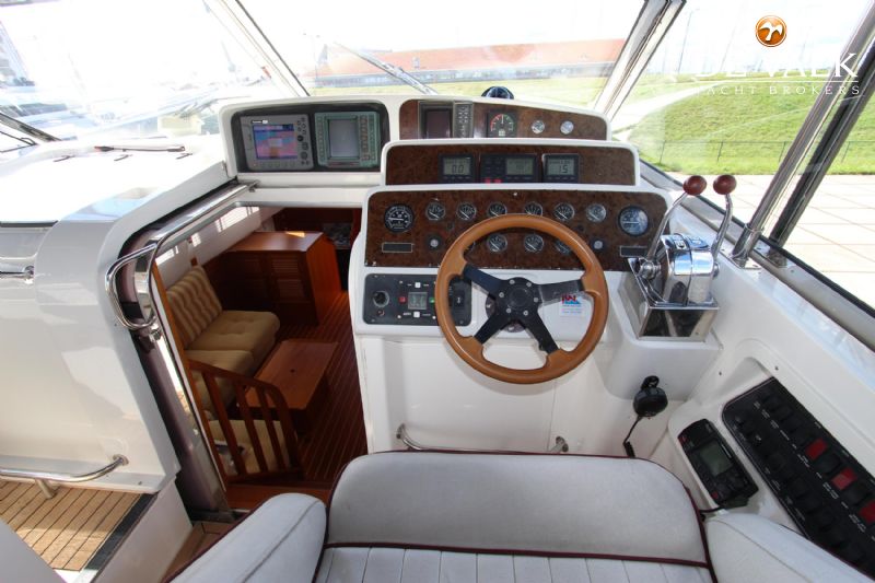 BROOM 44 motor yacht for sale | De Valk Yacht Brokers