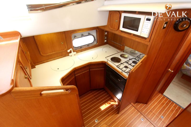 BROOM 44 motor yacht for sale | De Valk Yacht Brokers