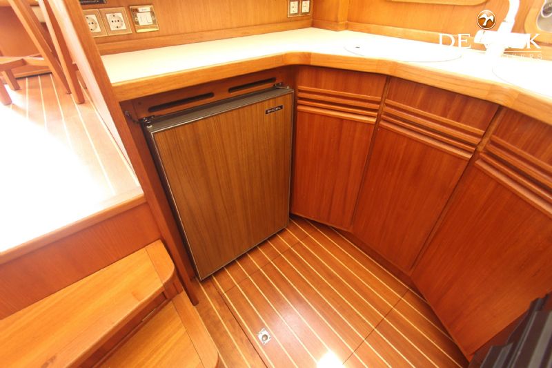 BROOM 44 motor yacht for sale | De Valk Yacht Brokers