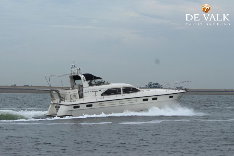 BROOM 44 motor yacht for sale | De Valk Yacht Brokers