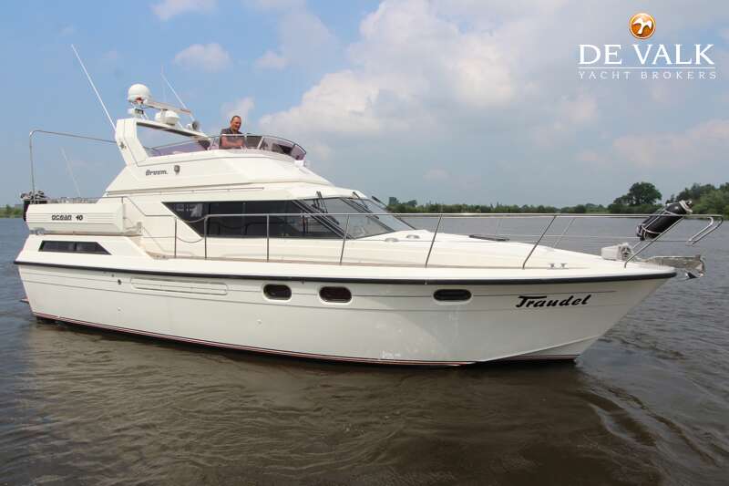 BROOM OCEAN 40 motor yacht for sale | De Valk Yacht broker