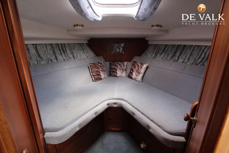 BROOM OCEAN 40 motor yacht for sale | De Valk Yacht broker