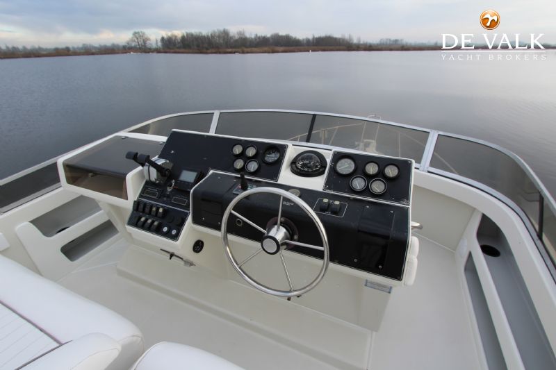 CARVER 33 AFT. CABIN motor yacht for sale | De Valk Yacht Brokers