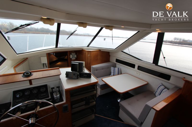 CARVER 33 AFT. CABIN motor yacht for sale | De Valk Yacht Brokers
