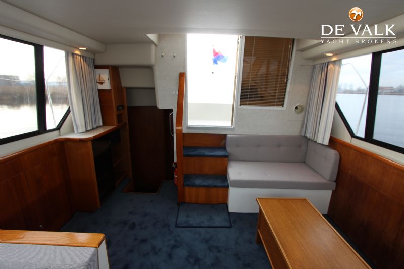 CARVER 33 AFT. CABIN motor yacht for sale | De Valk Yacht Brokers