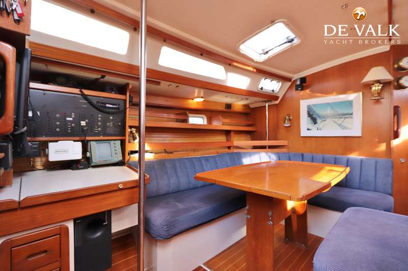 CATALINA 42 sailing yacht for sale | De Valk Yacht broker