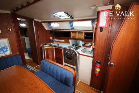 CATALINA 42 MKI sailing yacht for sale | De Valk Yacht broker