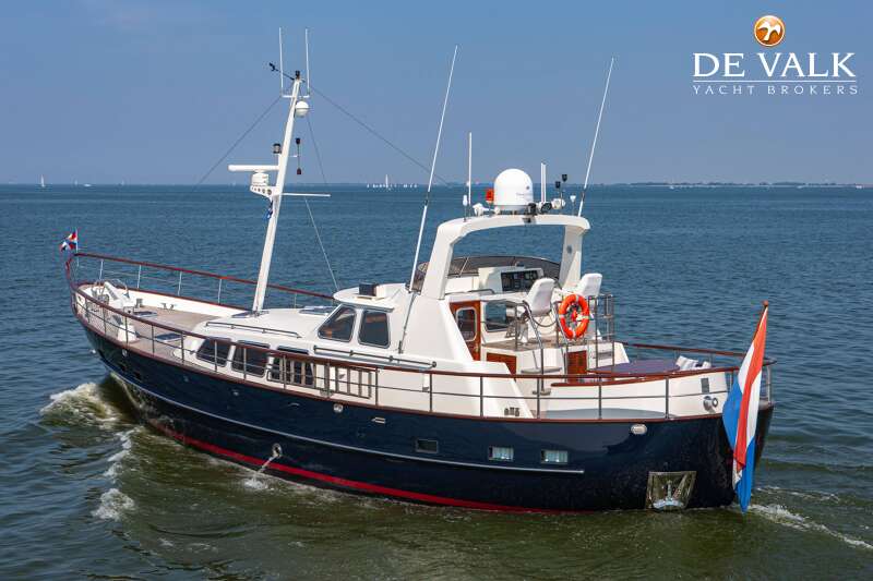CHEOY LEE 63 ONE OFF MY motor yacht for sale | De Valk Yacht broker