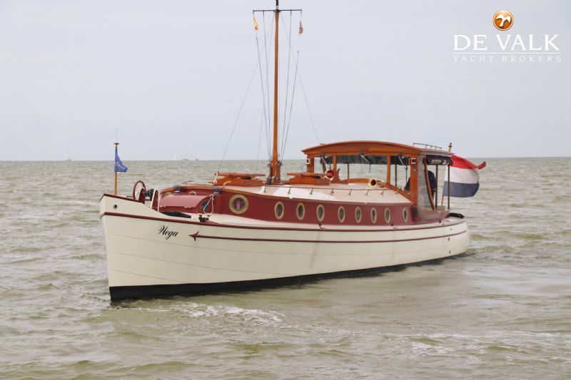 CLASSIC SALOON BOAT motor yacht for sale | De Valk Yacht Brokers