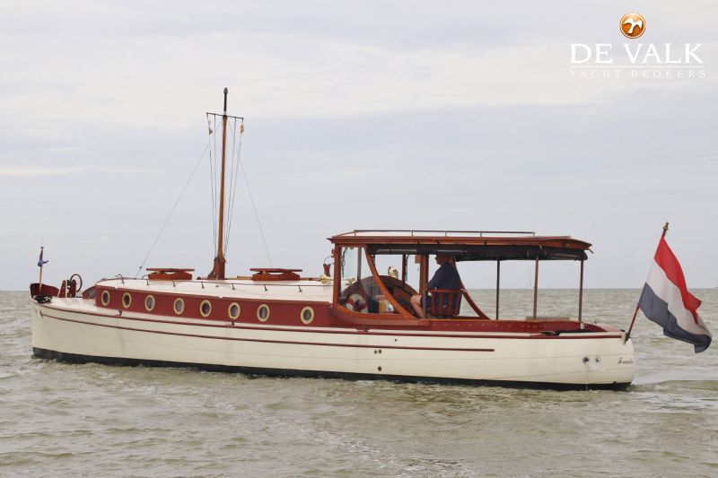 CLASSIC SALOON BOAT motor yacht for sale | De Valk Yacht Brokers