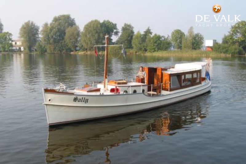 CLASSIC SALOON BOAT motor yacht for sale | De Valk Yacht Brokers
