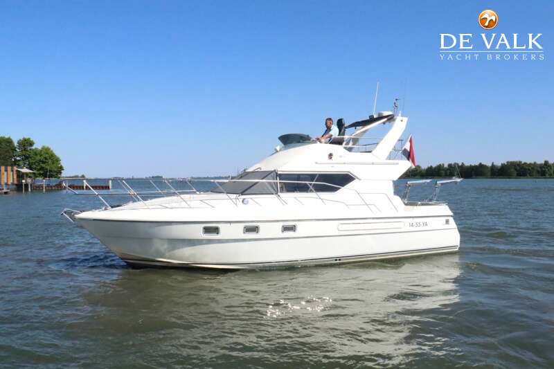 COLVIC SUNCRUISER 35 motor yacht for sale | De Valk Yacht broker