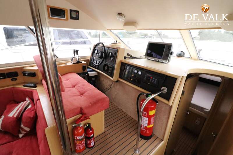 COLVIC SUNCRUISER 35 motor yacht for sale | De Valk Yacht broker