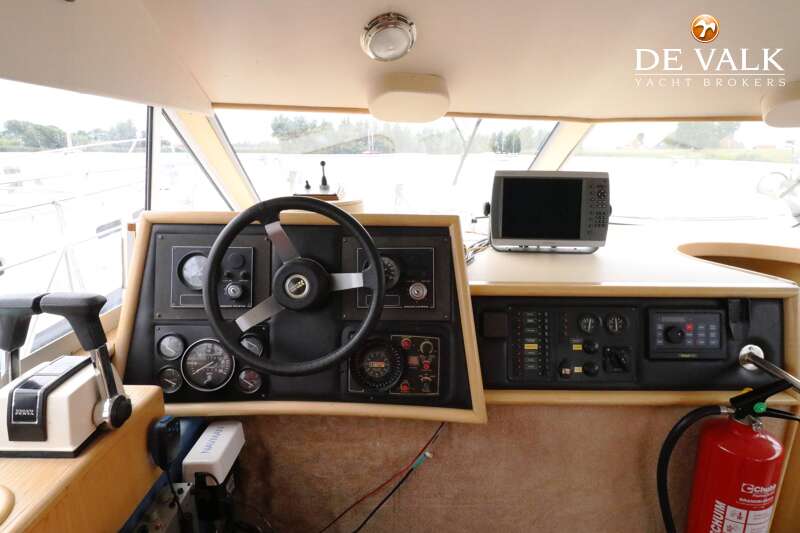 COLVIC SUNCRUISER 35 motor yacht for sale | De Valk Yacht broker
