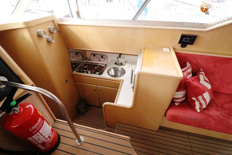 COLVIC SUNCRUISER 35 motor yacht for sale | De Valk Yacht broker