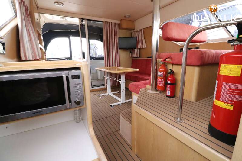 COLVIC SUNCRUISER 35 motor yacht for sale | De Valk Yacht broker