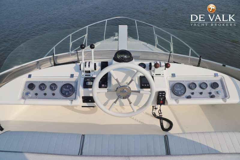 COLVIC SUNQUEST 38 catamaran motoryacht for sale | De Valk Yacht broker