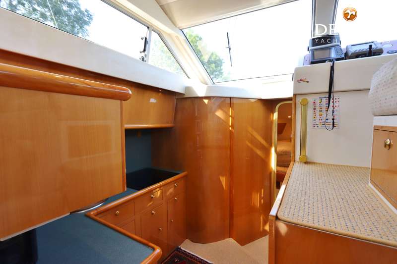 COLVIC SUNQUEST 38 catamaran motoryacht for sale | De Valk Yacht broker