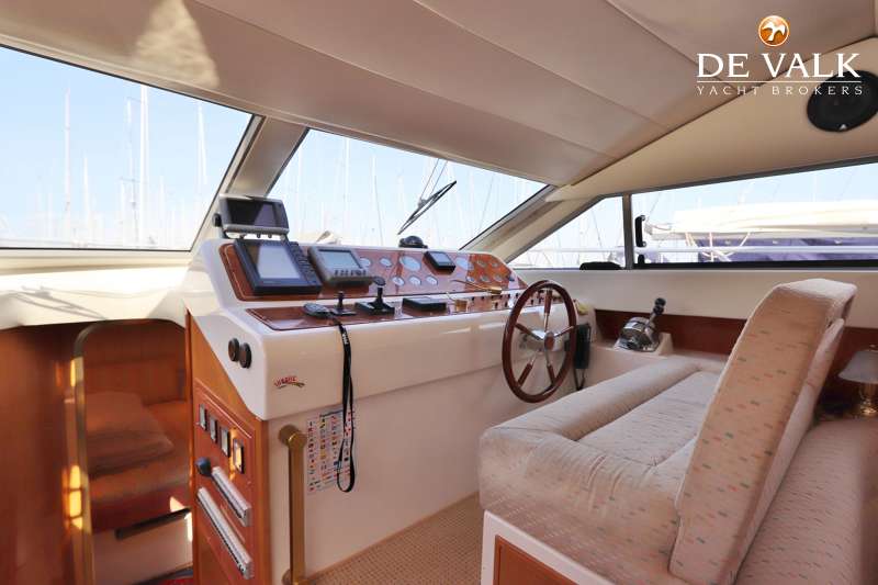 COLVIC SUNQUEST 38 catamaran motoryacht for sale | De Valk Yacht broker