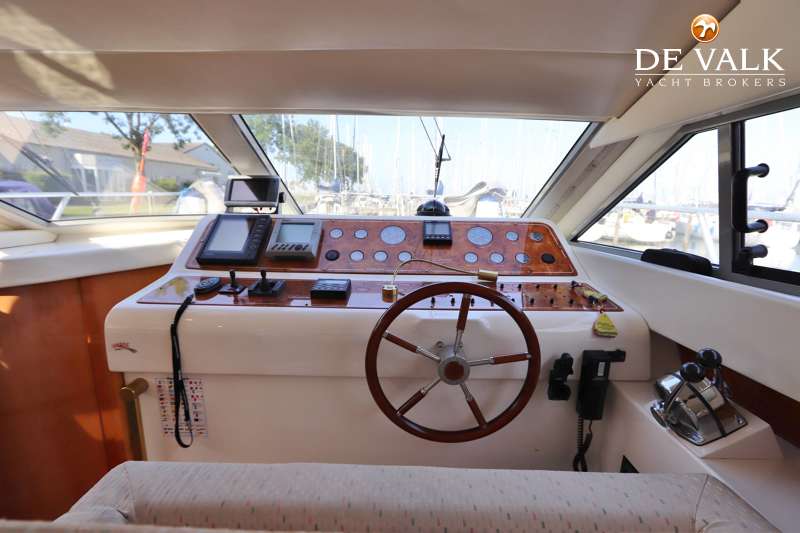 COLVIC SUNQUEST 38 catamaran motoryacht for sale | De Valk Yacht broker