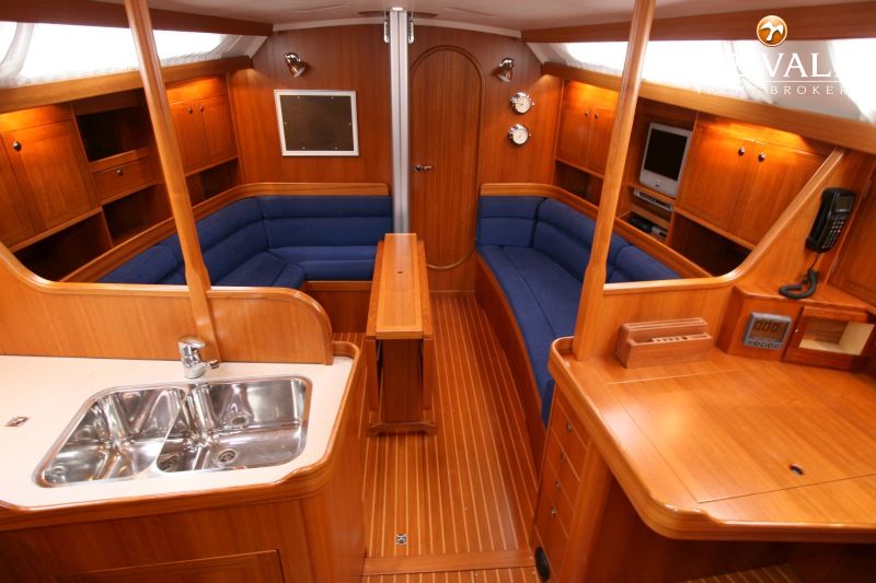 COMFORTINA 42 sailing yacht for sale | De Valk Yacht Brokers