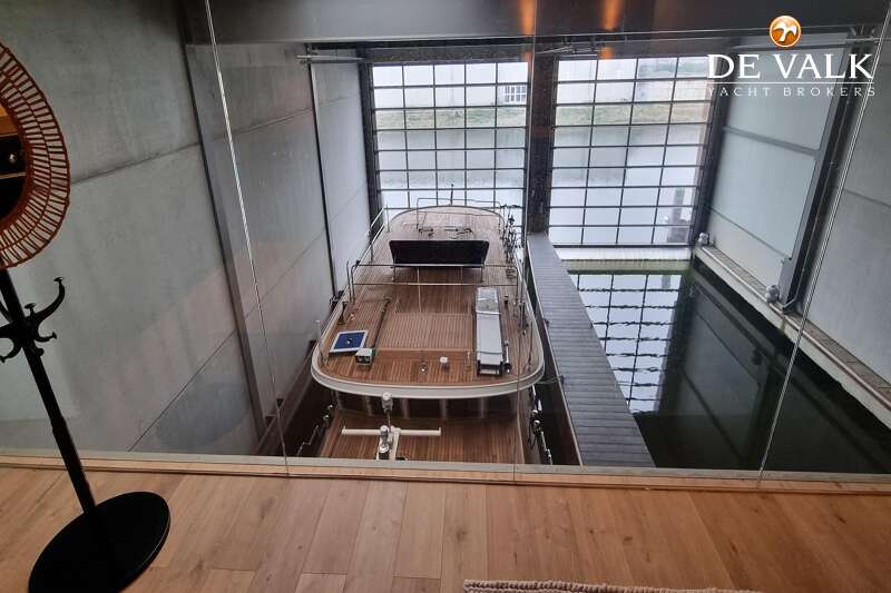 COVERED 22 MTR BERTH INCLUDING STUDIO motor yacht for sale | De Valk ...