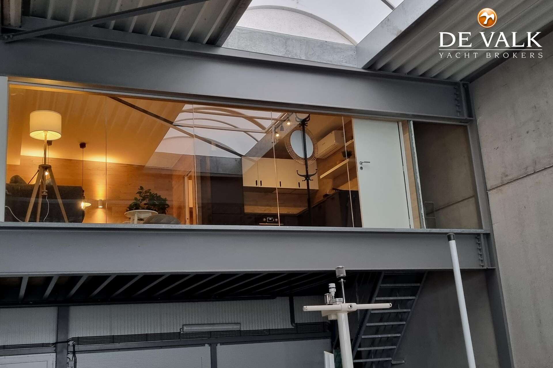 COVERED 22 MTR BERTH INCLUDING STUDIO motor yacht for sale | De Valk ...