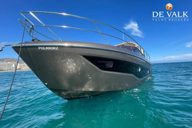 CRANCHI Z35 motor yacht for sale | De Valk Yacht broker