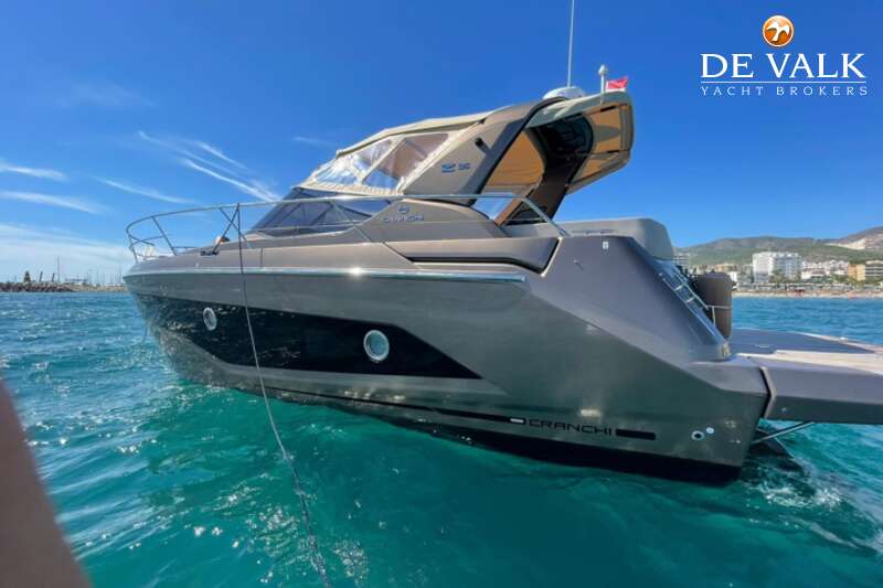 CRANCHI Z35 motor yacht for sale | De Valk Yacht broker