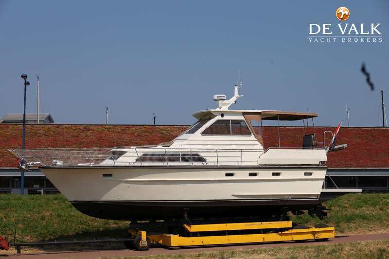 CYTRA AMBASSADOR 38 DELUXE motor yacht for sale | De Valk Yacht broker
