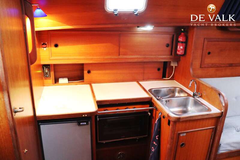 DEHLER 372 sailing yacht for sale | De Valk Yacht broker