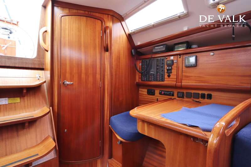 DELPHIA 37 sailing yacht for sale | De Valk Yacht broker