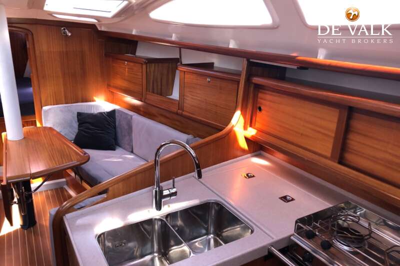 DELPHIA 37 sailing yacht for sale | De Valk Yacht broker