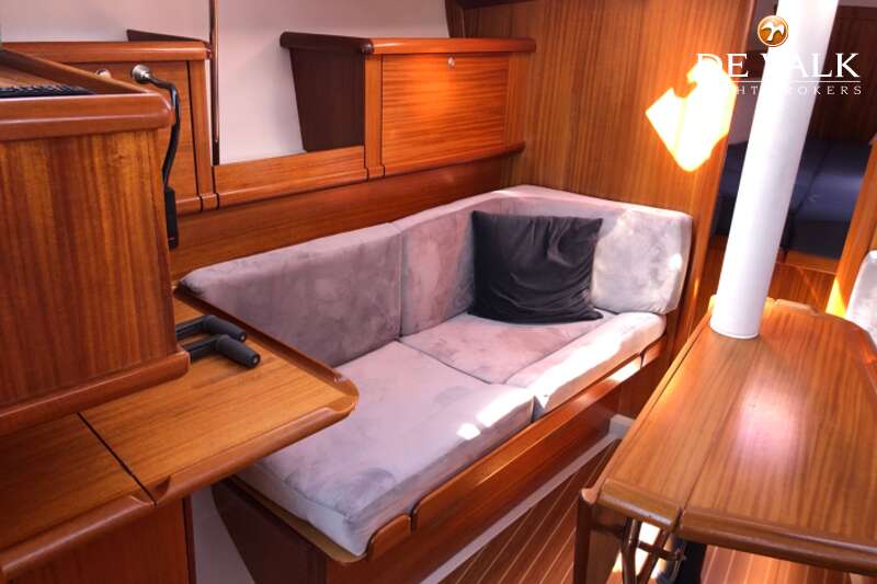 DELPHIA 37 sailing yacht for sale | De Valk Yacht broker