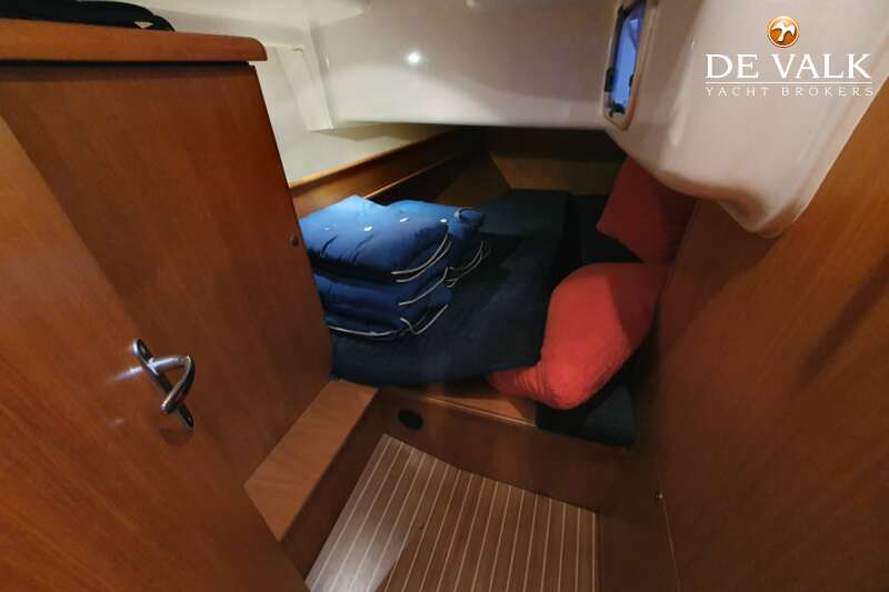 DELPHIA 40 sailing yacht for sale | De Valk Yacht broker